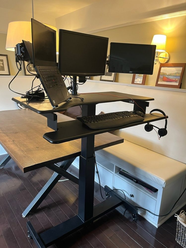 How the Rocelco MSD-40 mobile standing desk with DM3 triple monitor arm ...